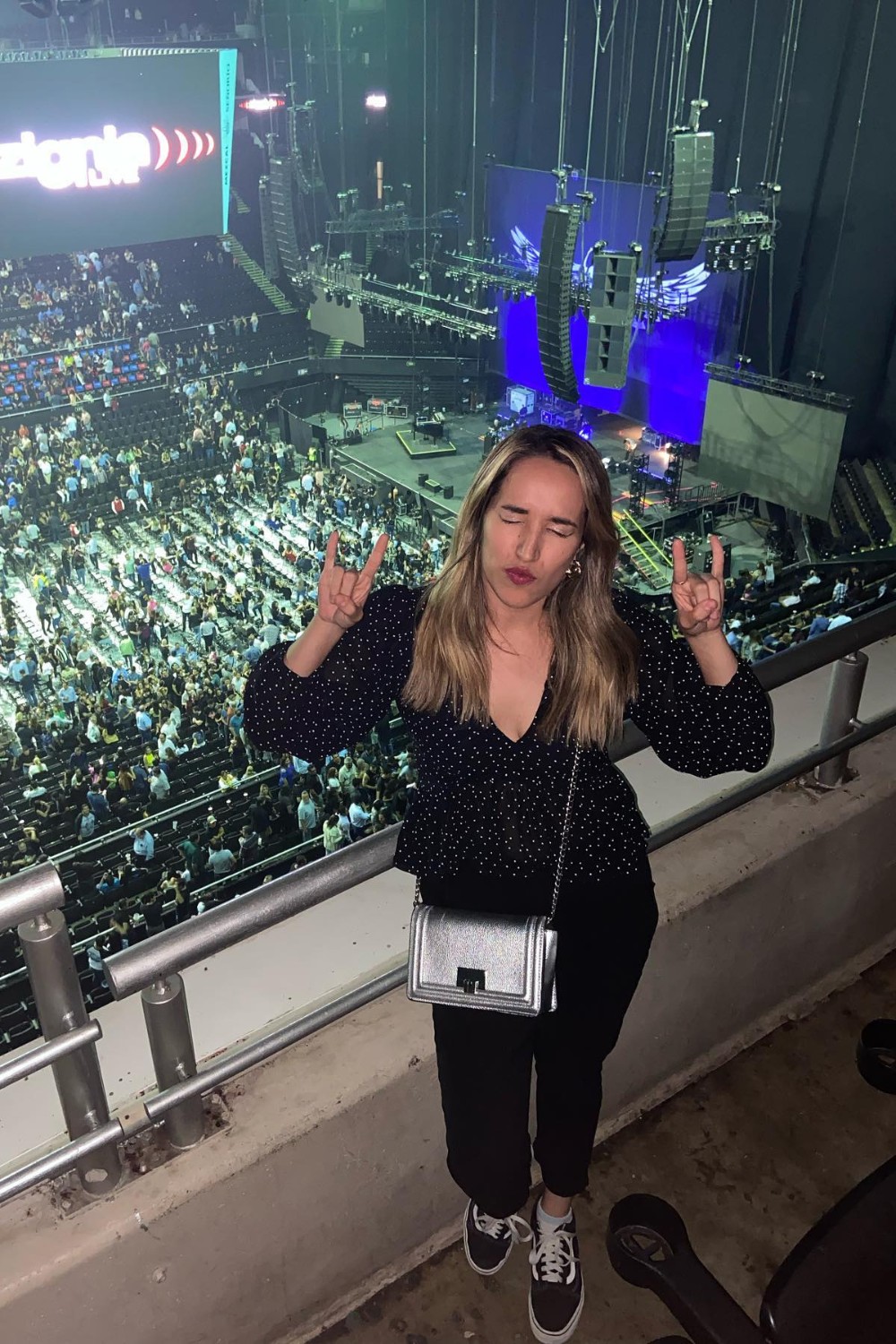 14 Chic Outfits for Your Next Journey Concert – Chic Central