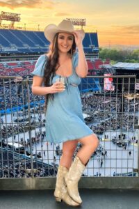 19 Chic Luke Combs Concert Outfit Ideas – Chic Central