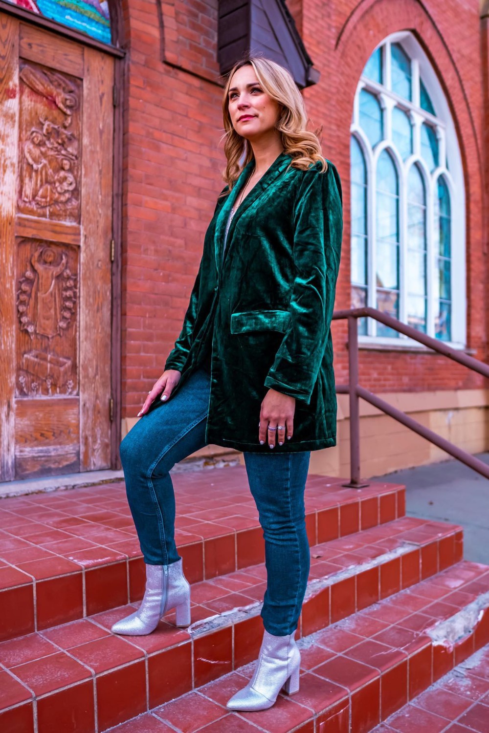 How To Wear Velvet Blazer? 20 Chic Outfit Ideas – Chic Central