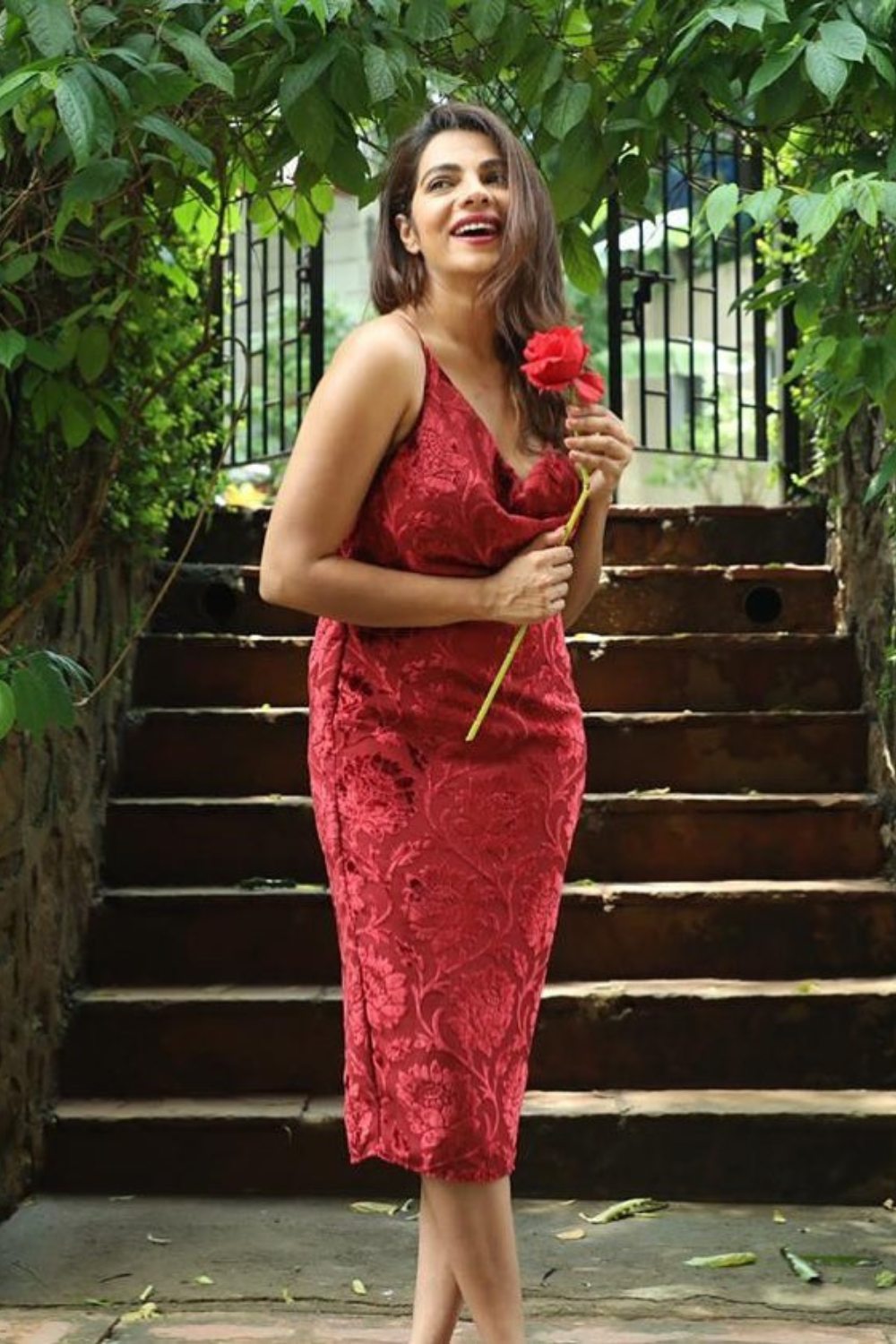 23 Types of Necklines You Need to Know – Chic Central