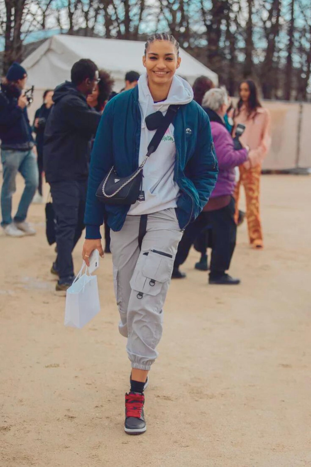 What Colors Go with Navy Clothes? Outfit Ideas + The Ultimate Guide ...