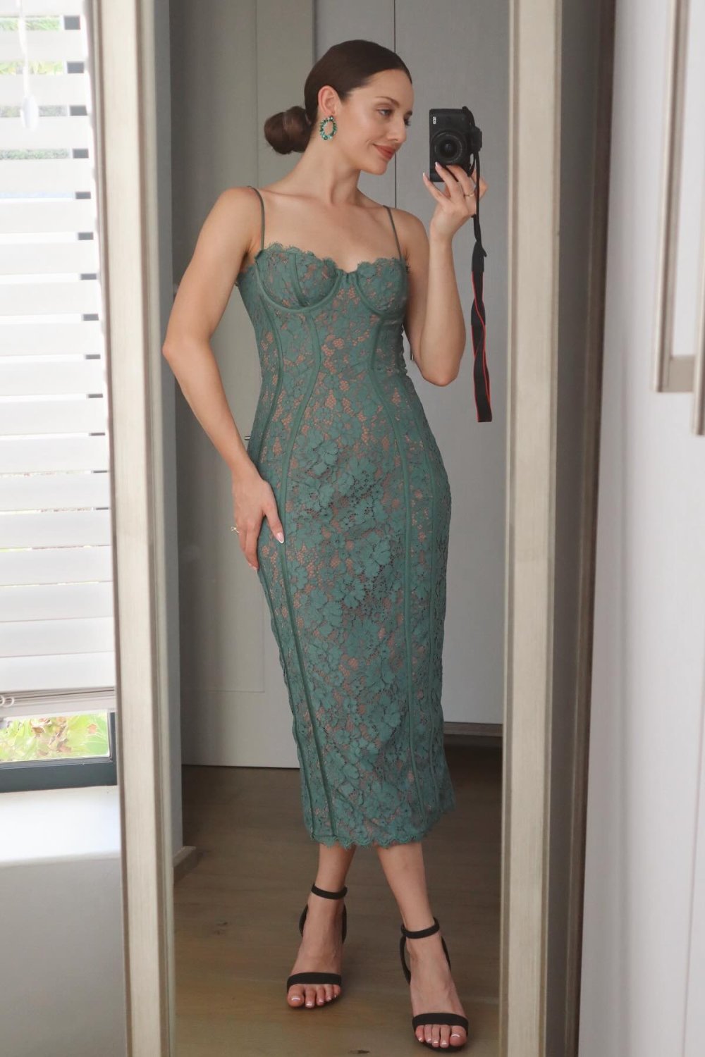 15 Stunning Graduation Outfit Ideas That Will Make You Stand Out – Chic ...