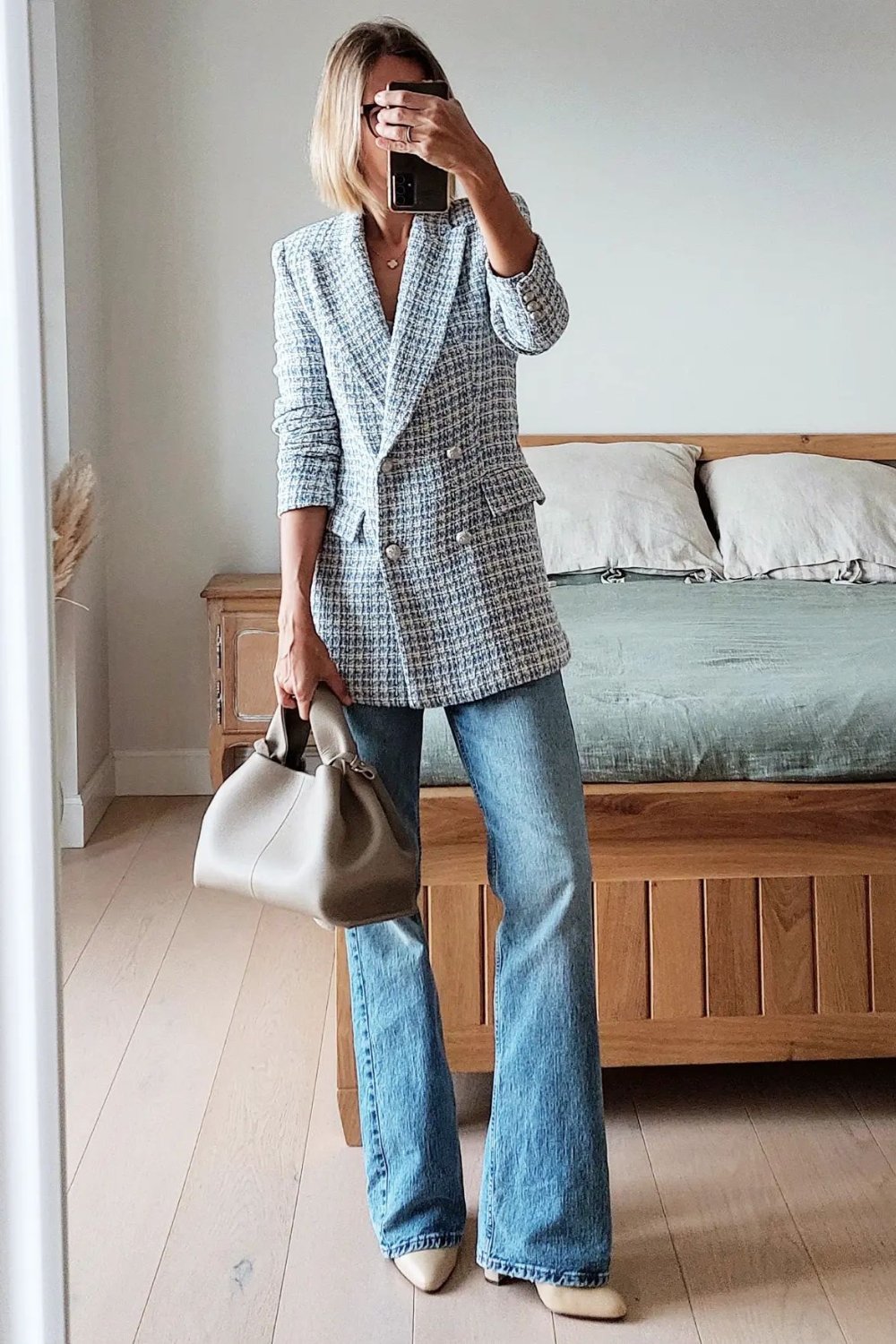 How to Style Bootcut Jeans: 22 Effortlessly Chic Outfits – Chic Central