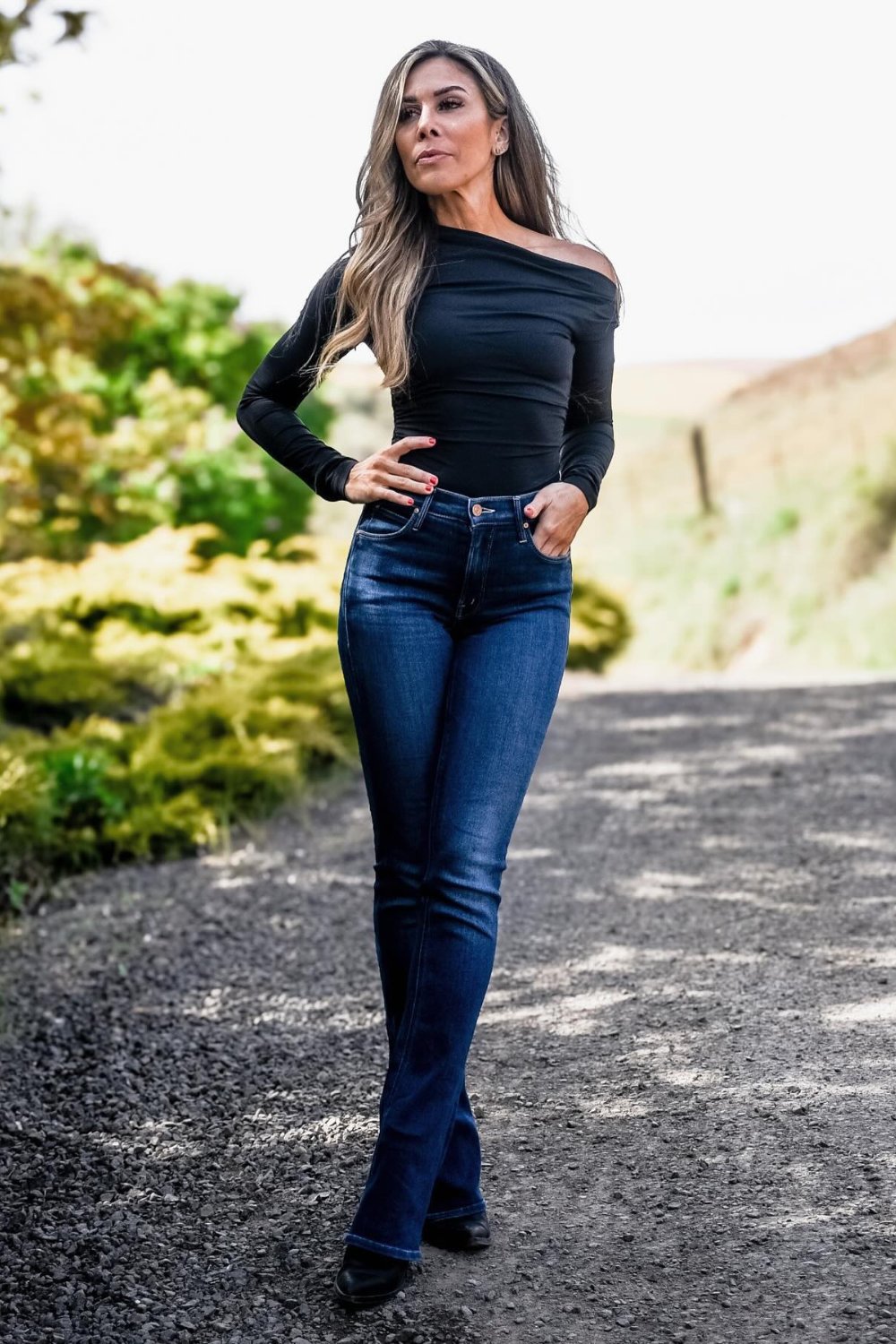 How to Style Bootcut Jeans: 22 Effortlessly Chic Outfits – Chic Central