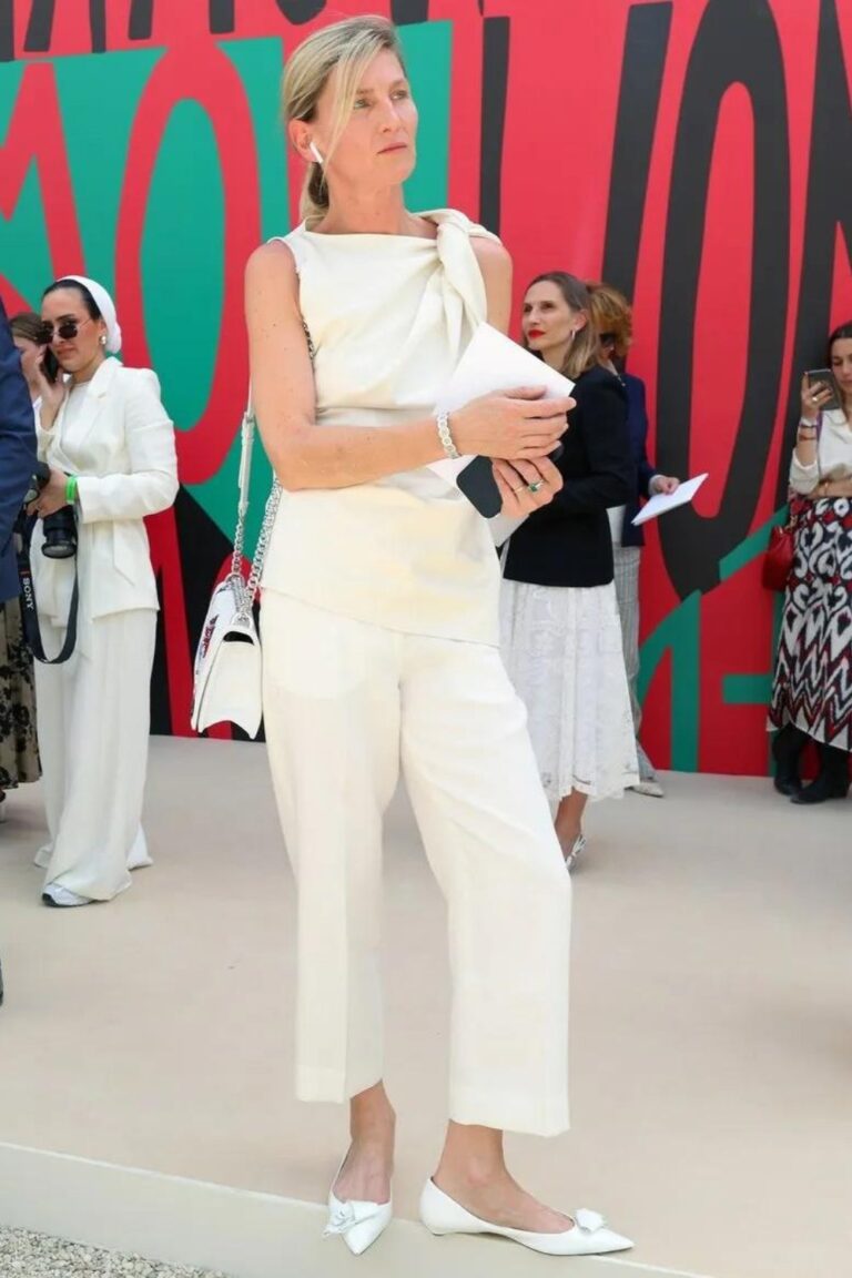 22 Street Style Outfits That Define 2024 Fashion Week Trends – Chic Central