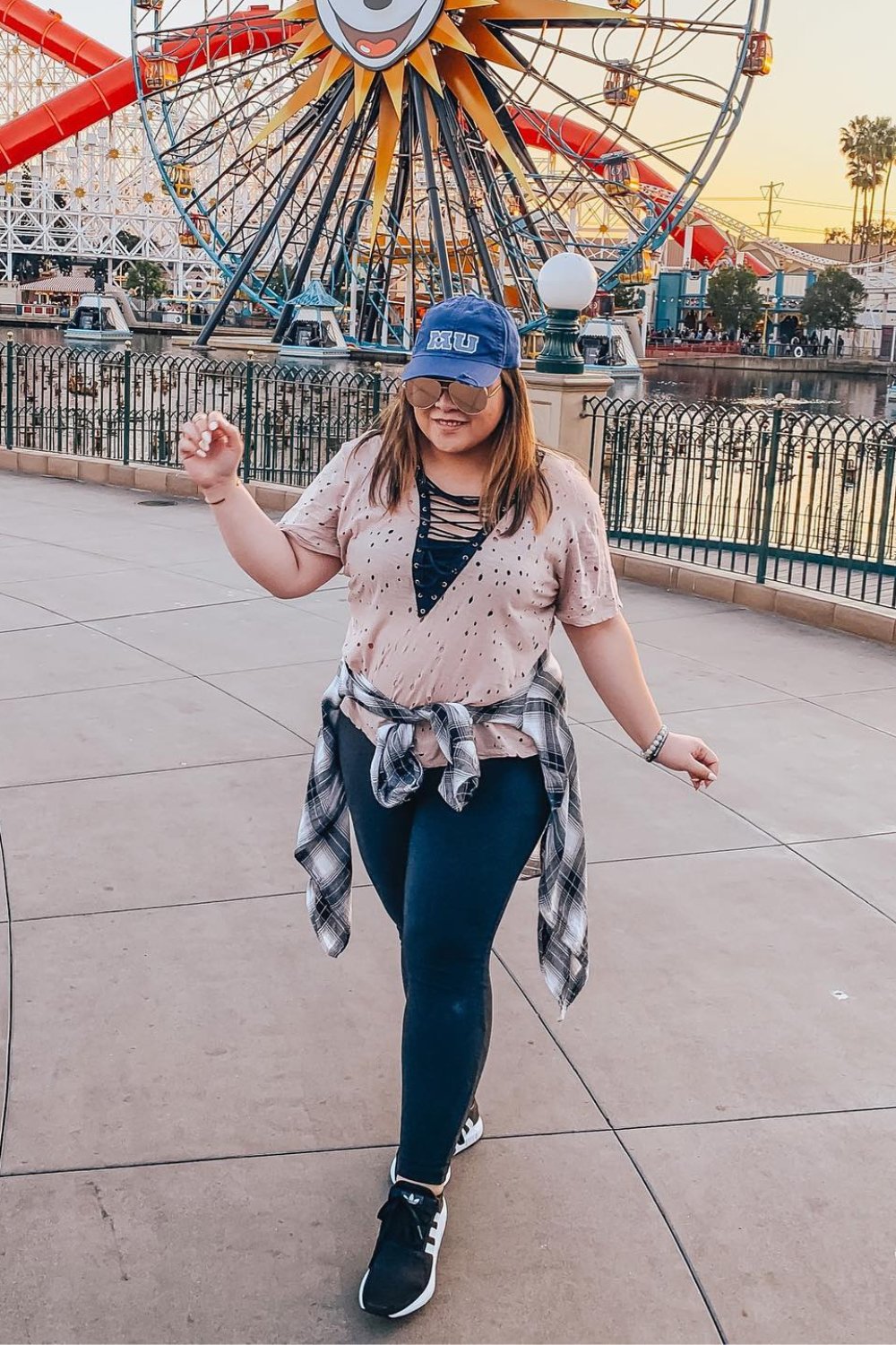 What to Wear to Disneyland – 25 Cute Outfit Ideas – Chic Central