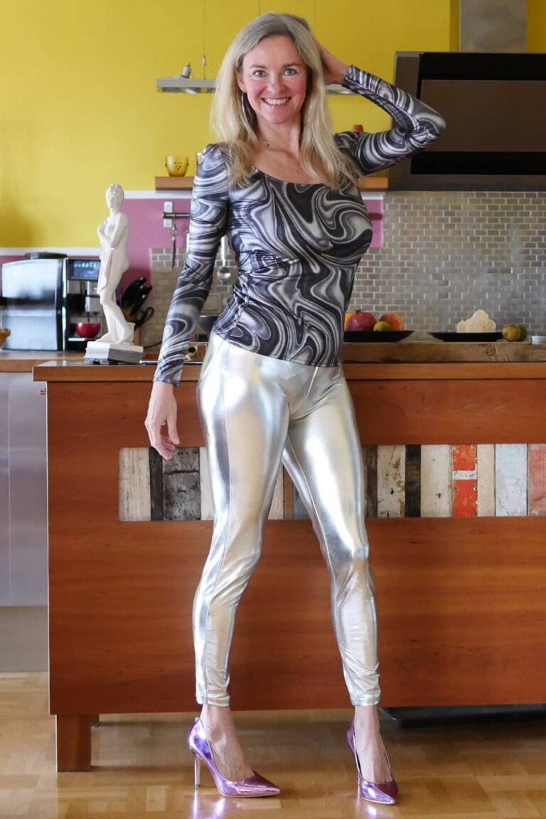 17 Stunning Silver Outfit Ideas That Will Make You Shine – Chic Central